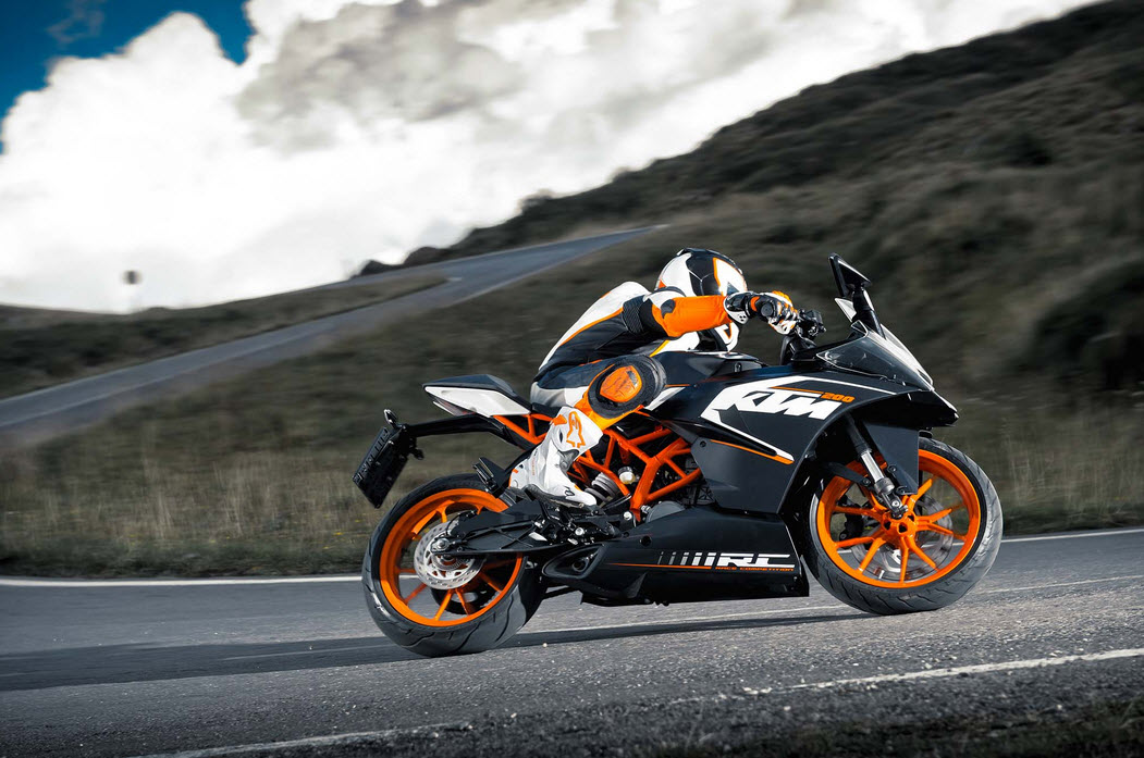 2014 KTM RC200 In Action – CPU Hunter